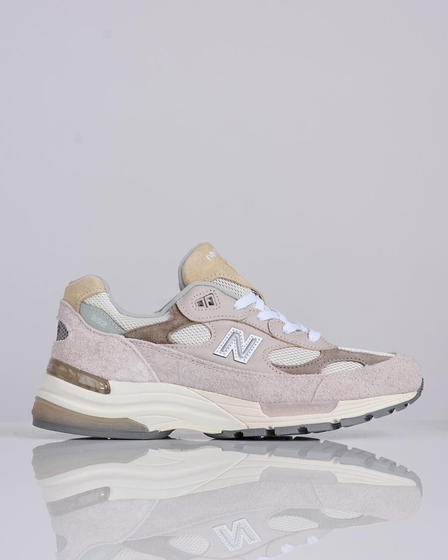 New Balance – LESS 17